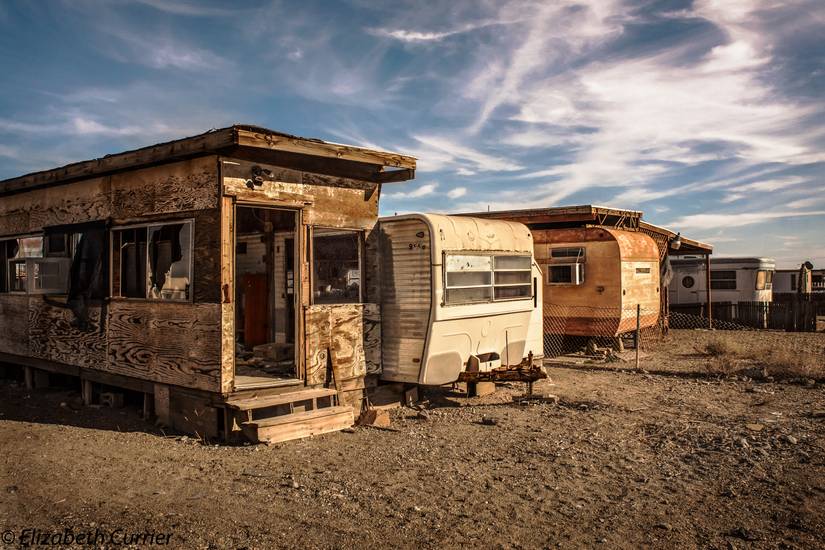 24 Pictures Of Deserted Trailer Parks
