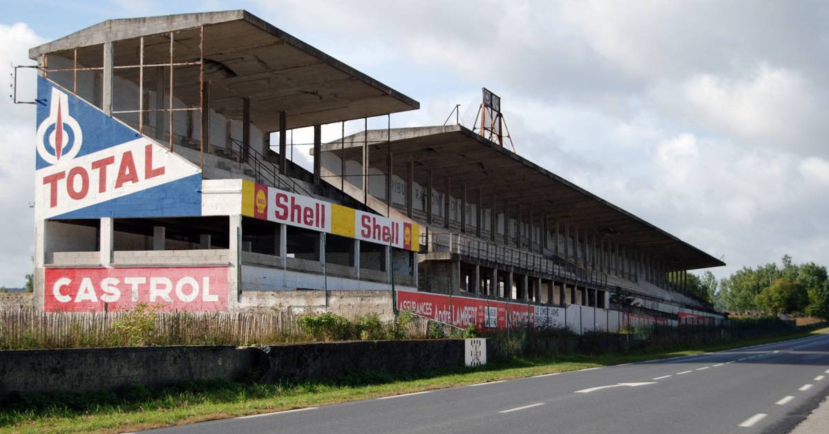 14 Sad Photos Of Race Tracks People Left Behind