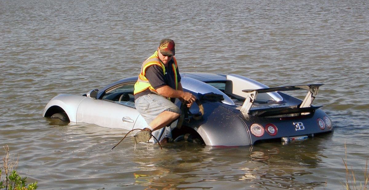 17 Photos Of Expensive Cars That Were Caught In Embarrassing Situations