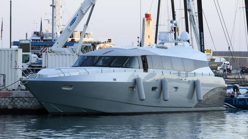 25 Fast Boats That Can Outrun The Coast Guard