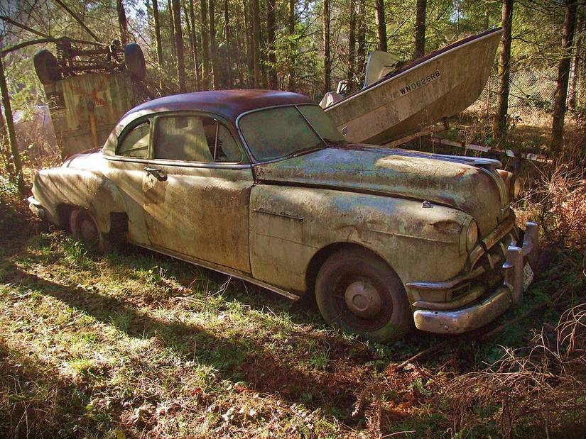 25 Pics Of Abandoned Cars And Factories Along The Rust Belt