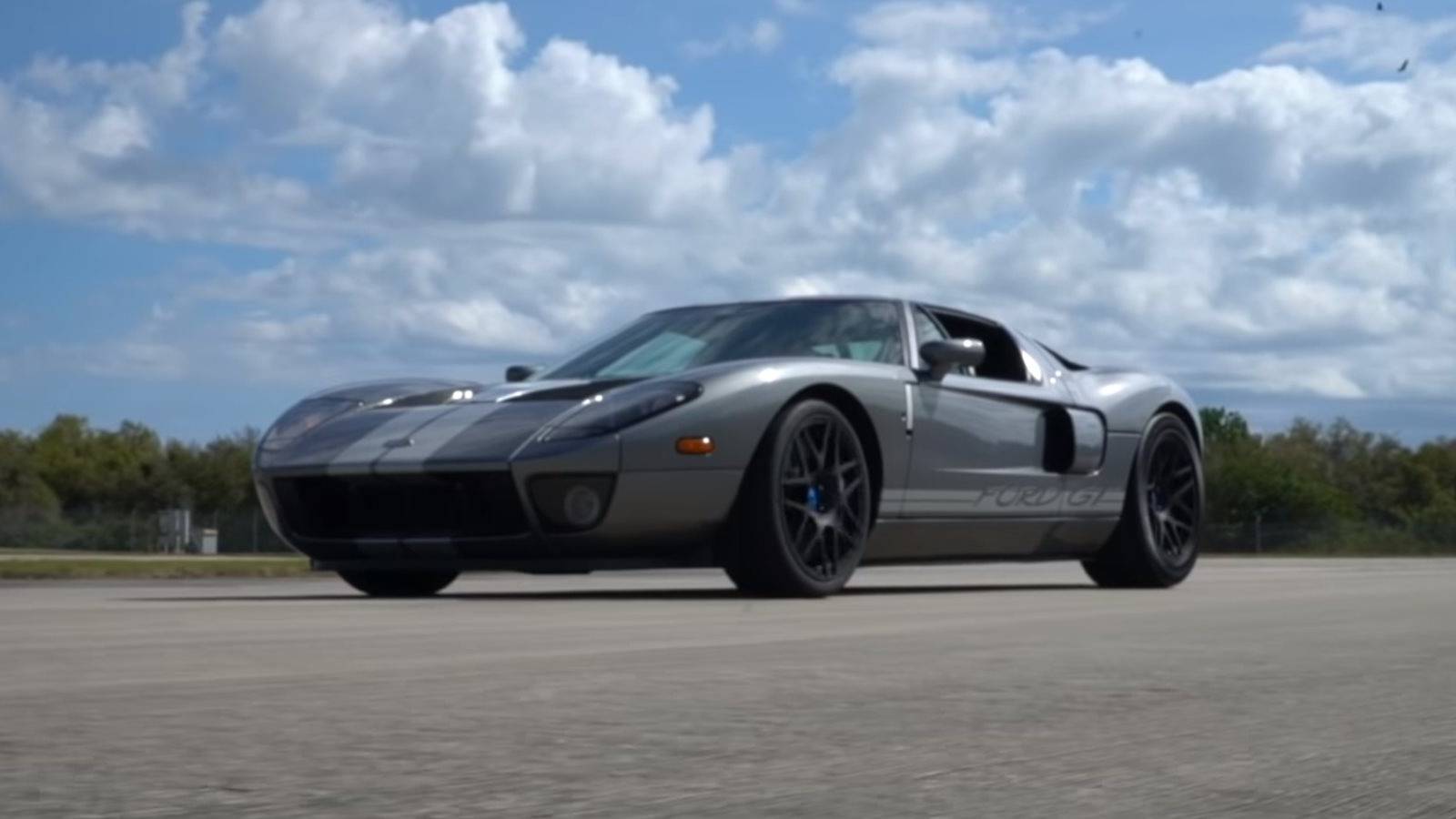 Watch A First-Gen Ford GT Reach For Its Top Speed In Standing Mile Run