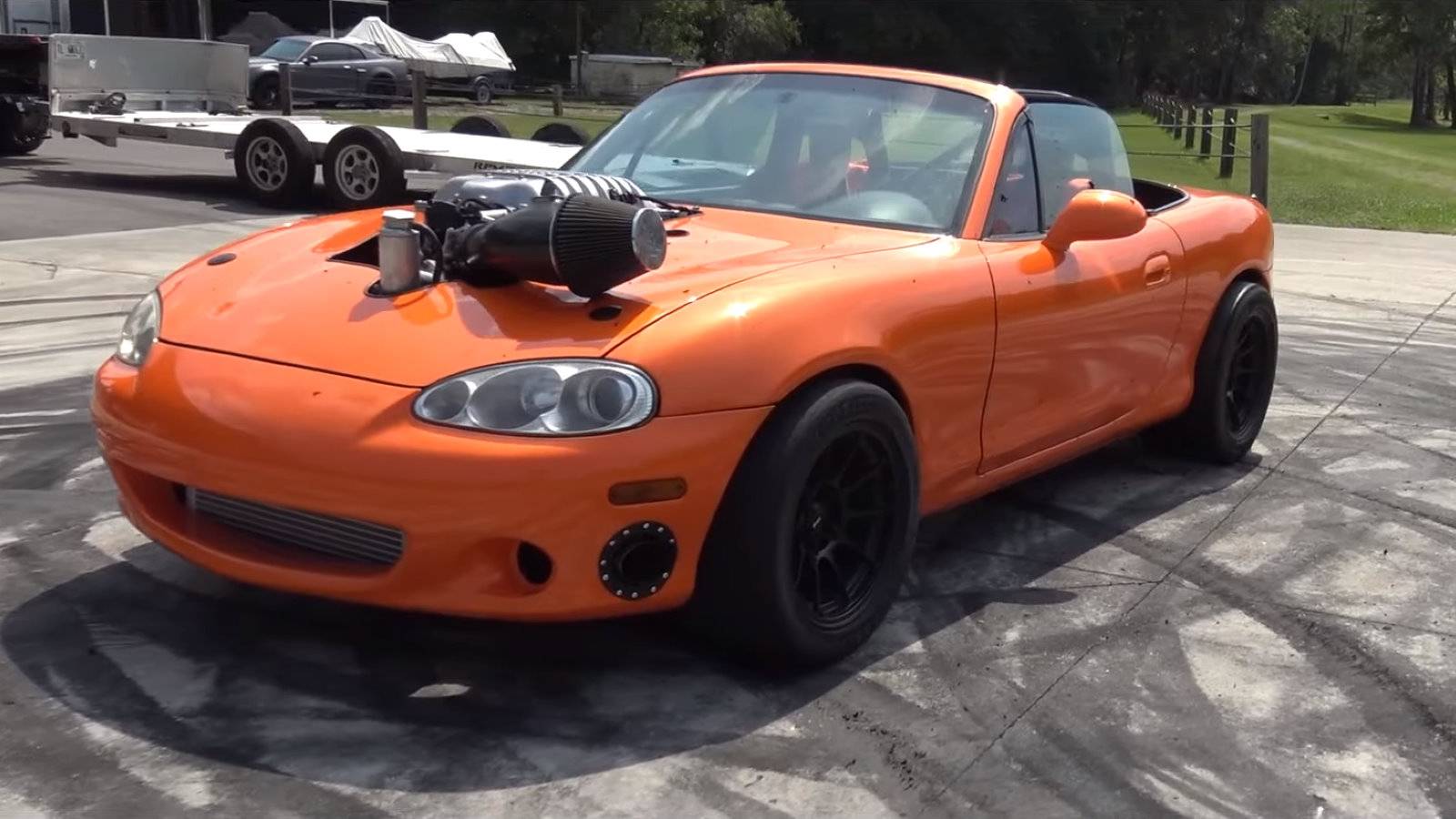 Someone Managed To Fit A Hellcat's Engine Inside A Mazda Miata, And The ...