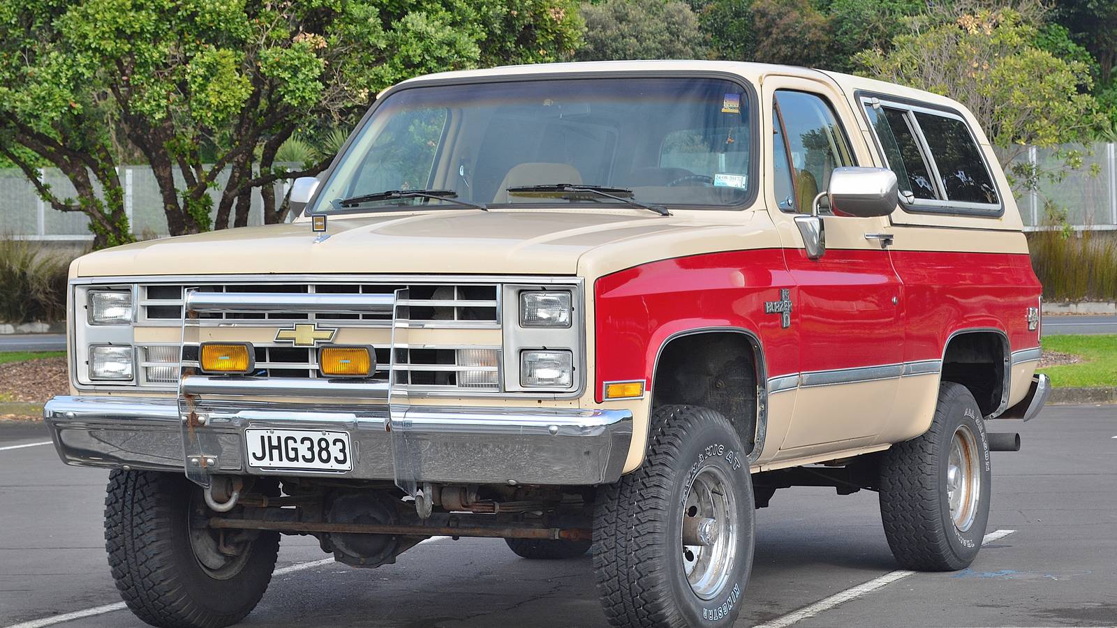 10 Awesome Old-School SUVs That Won't Break The Bank