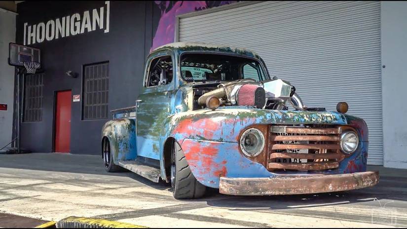 15 Sick Photos Of People Who Modified Their Old Pickup Trucks