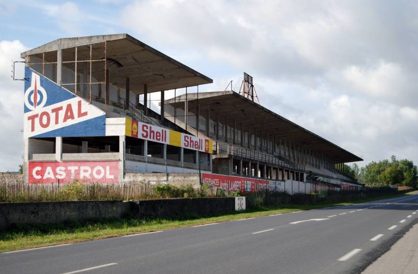 15 Images Of Abandoned Race Tracks That Are Pretty Disturbing