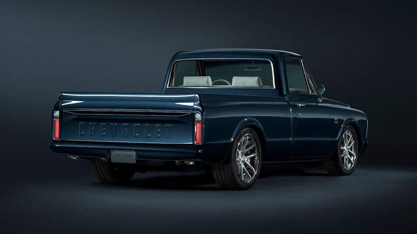 15 Photos Of The Sickest Resto-Modded Trucks