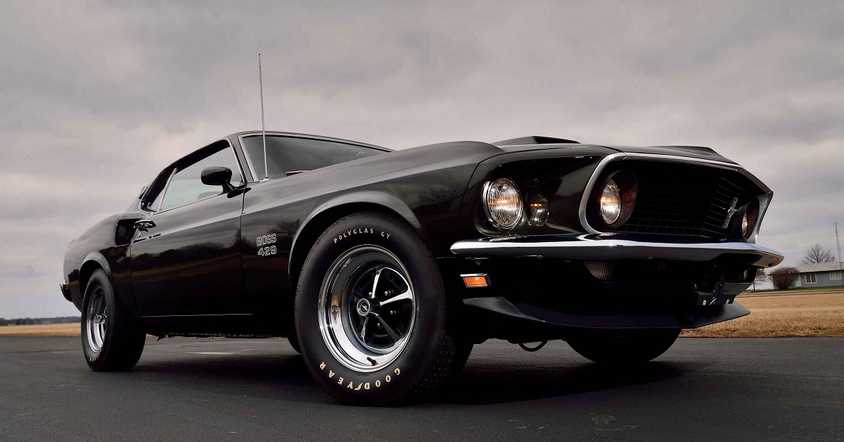 Here's How The Ford Boss 429 V8 Compares To The 426 Hemi