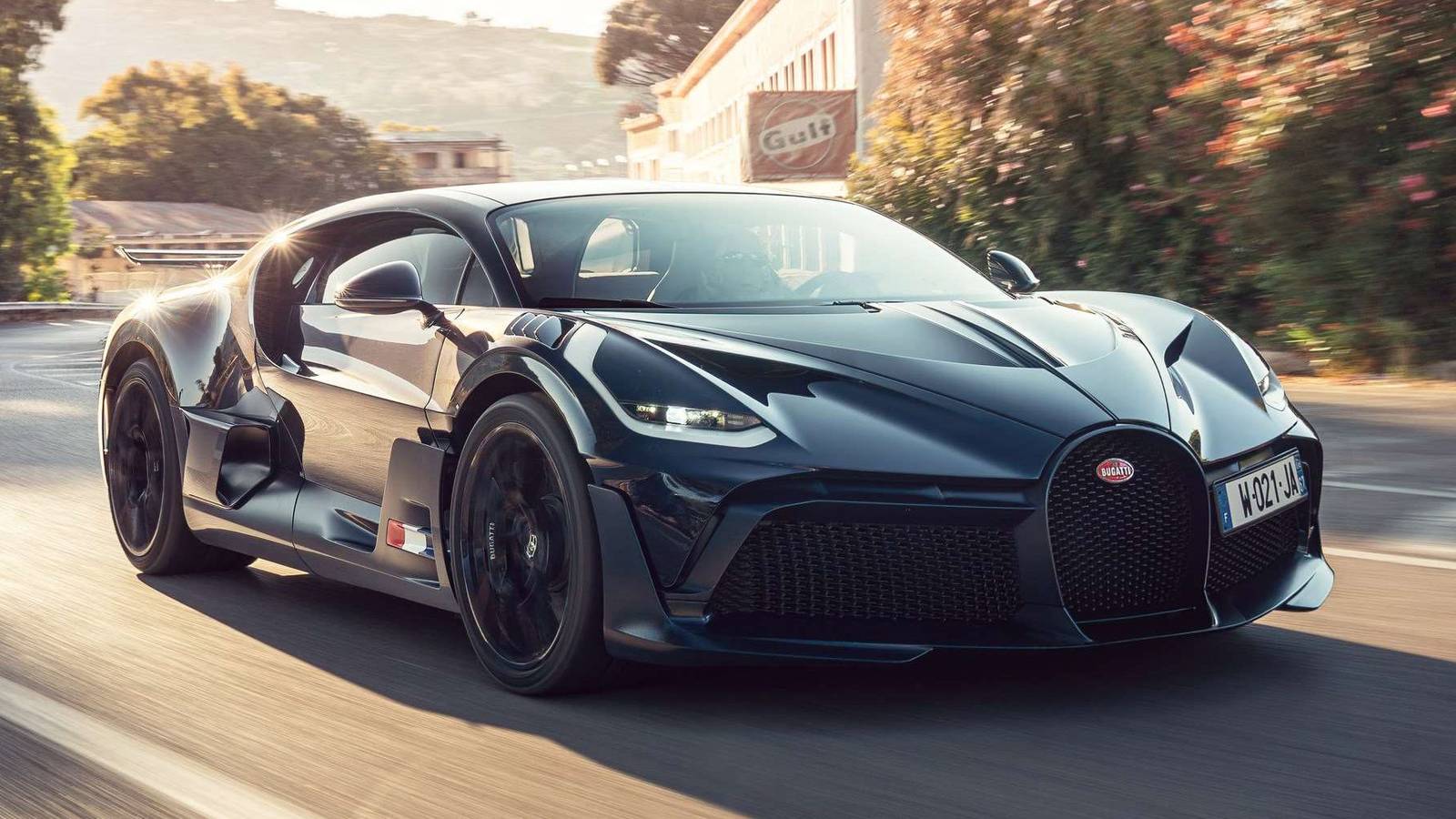10 Supercars That Prove Gas-Powered Cars Are Still The Best