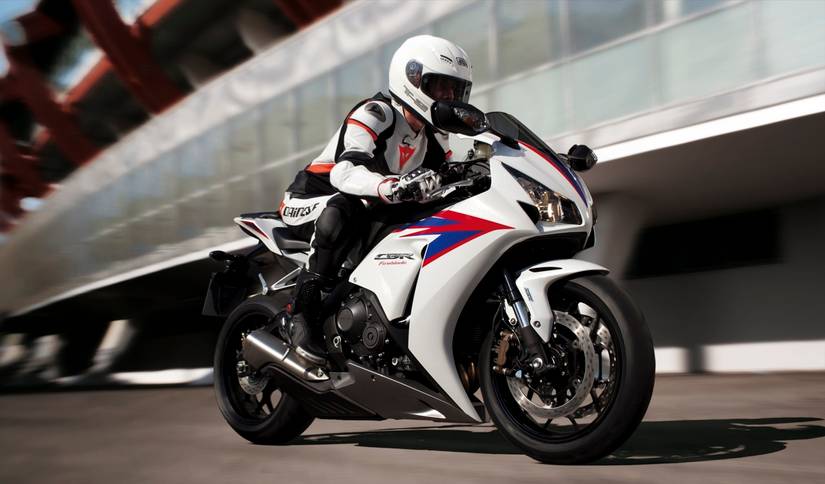 12 Fast Bikes That Does 0-60 MPH In Under 3 Seconds
