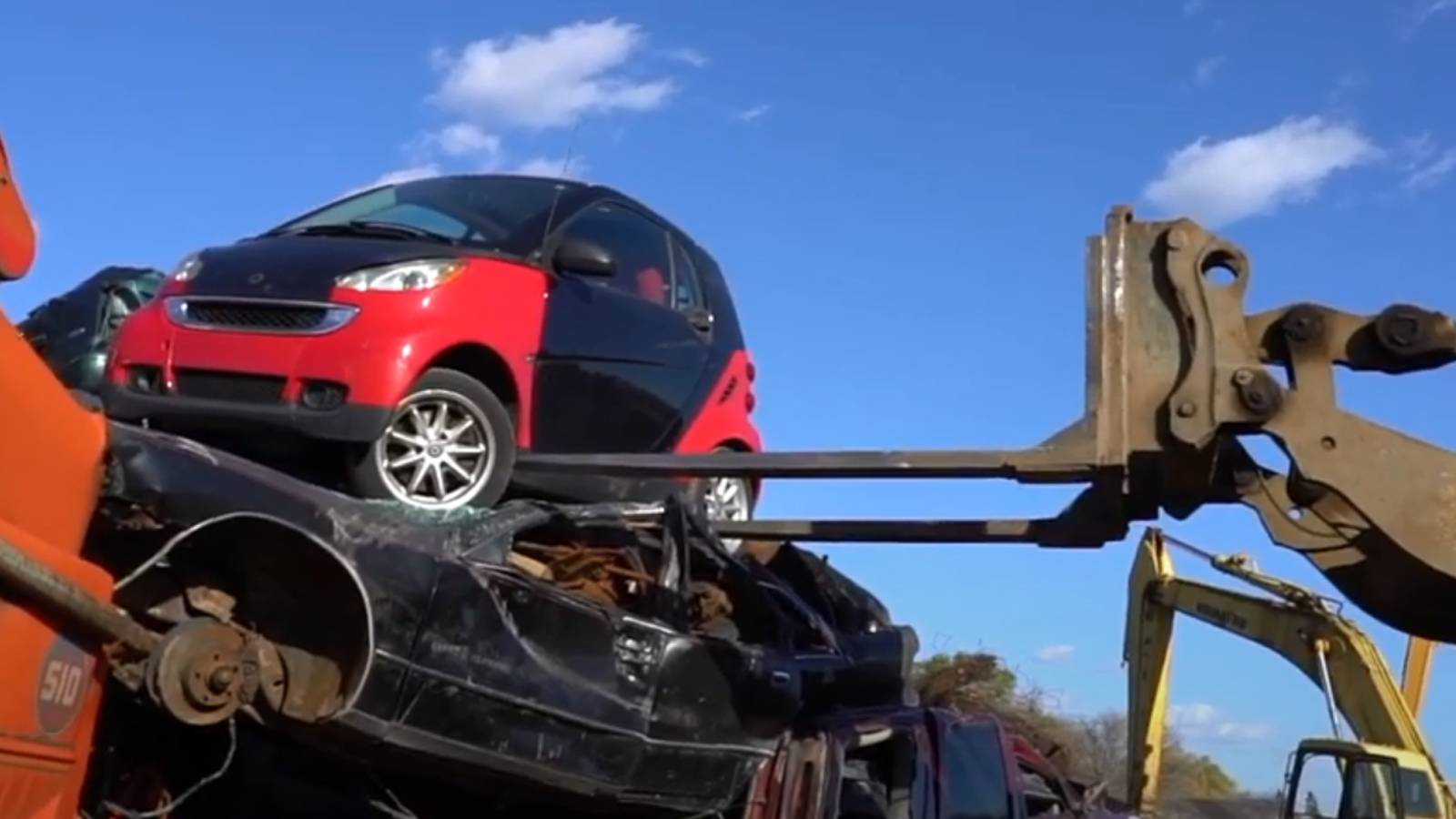 Watch This Smart Car Go From A Scrapyard To Mudding Around A Backyard ...