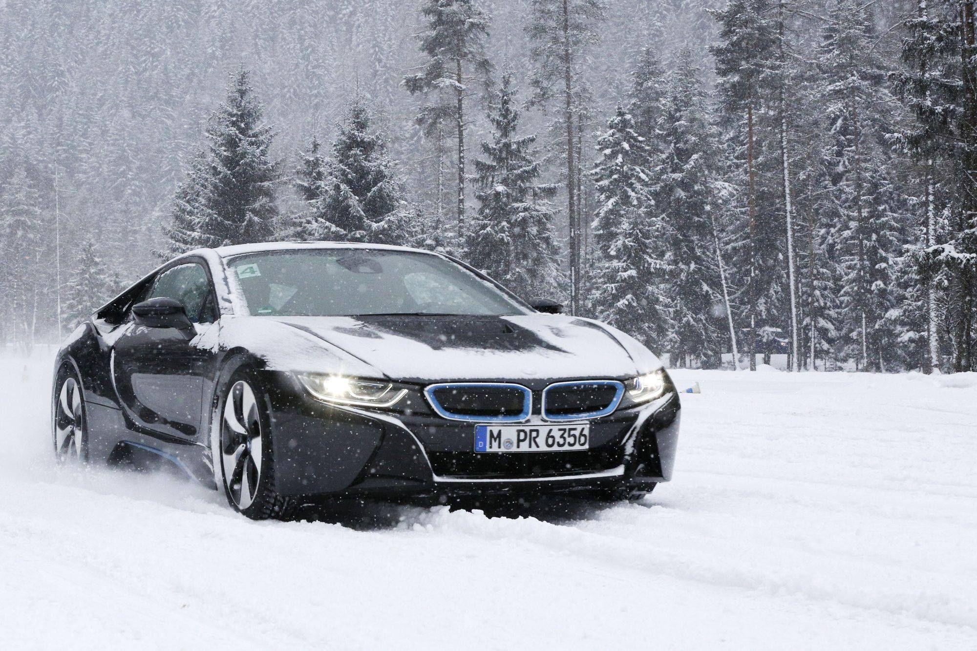 10 Coolest Sports Cars That Can Easily Tear Through Snow