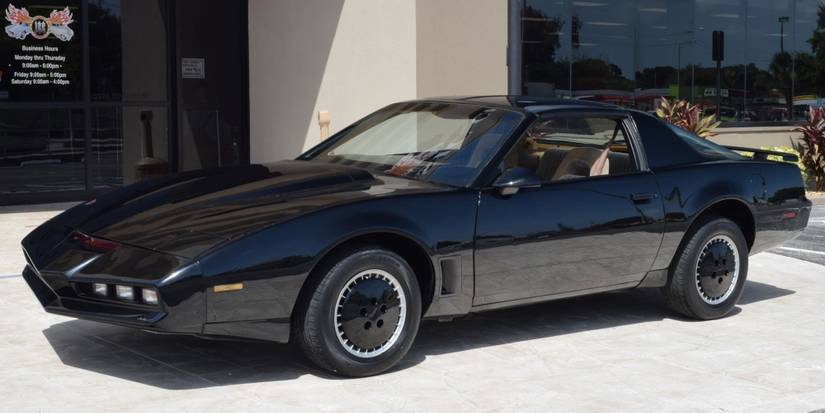 Knight Rider: Every Cool Feature Inside KITT