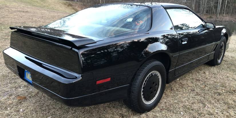 Knight Rider: Every Cool Feature Inside KITT