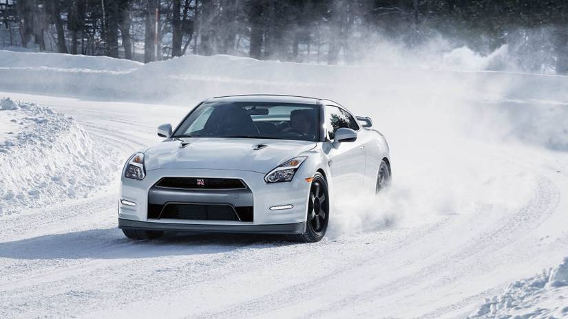 10 Coolest Sports Cars That Can Easily Tear Through Snow
