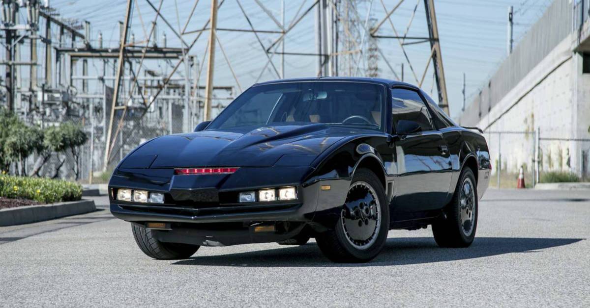 Knight Rider: Every Cool Feature Inside KITT