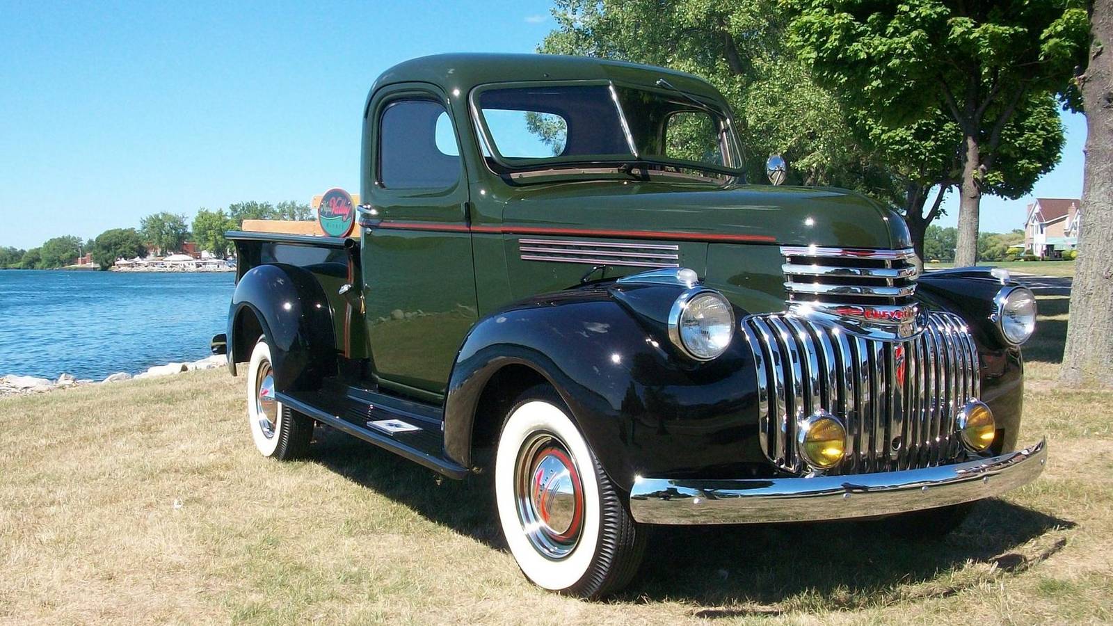 Here's What Makes The 1945 Chevy Pickup Truck A Classic