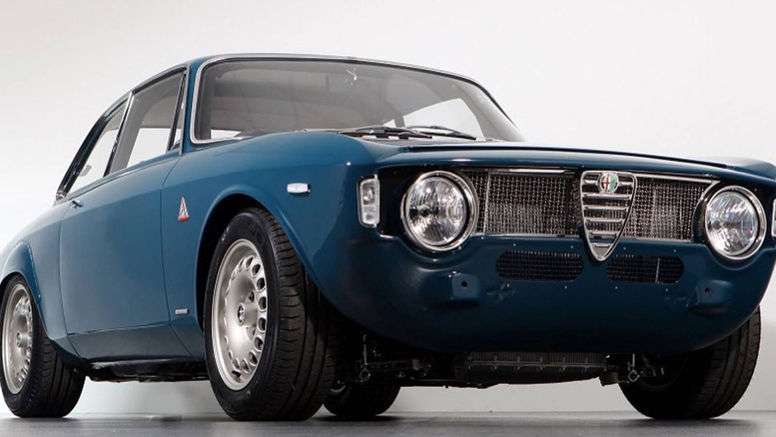 Check Out Alfaholics' Fully Carbon Fiber GTA-R 300