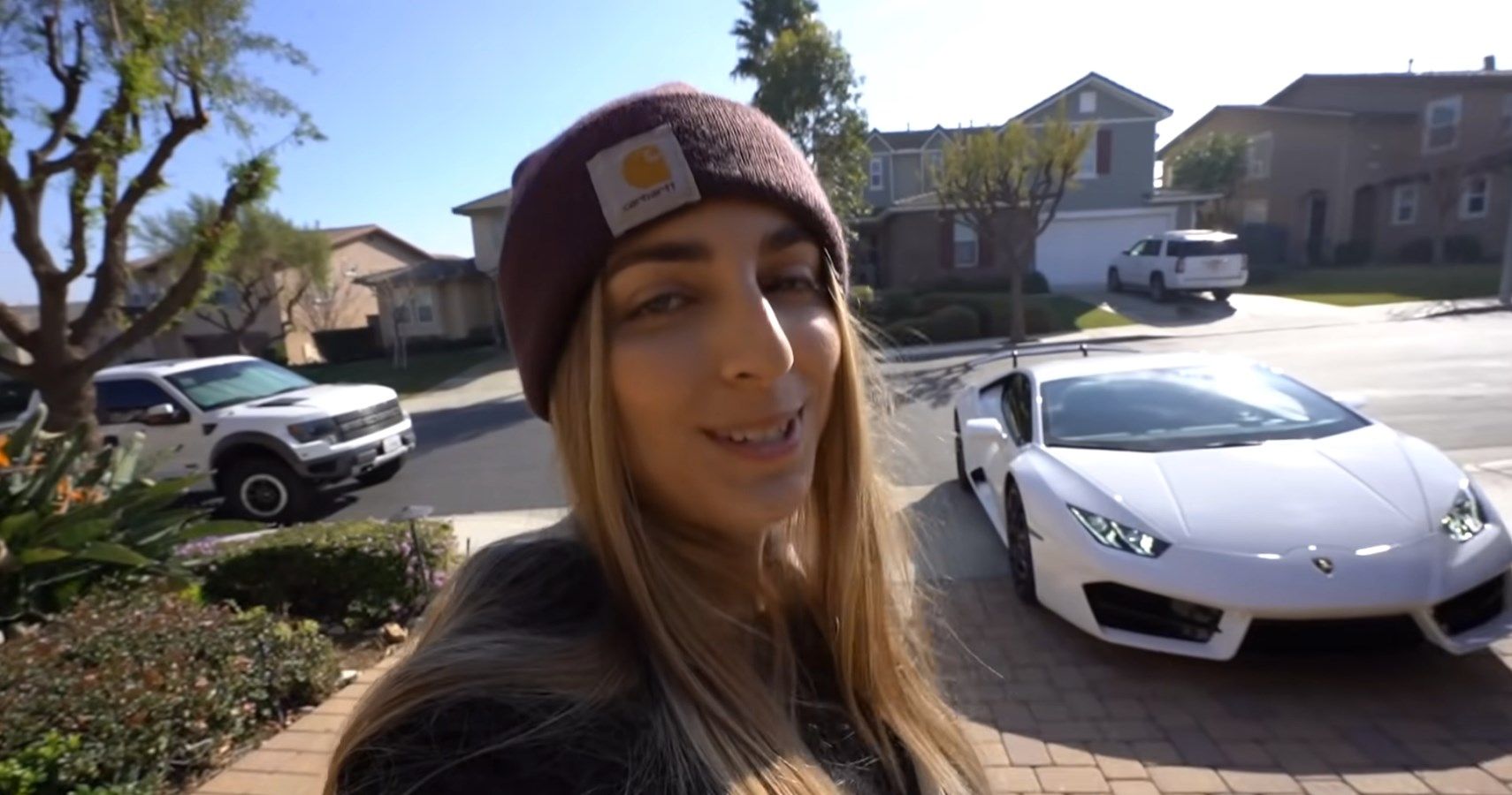 Emelia Hartford Ponders A Choice Between Supercars | HotCars