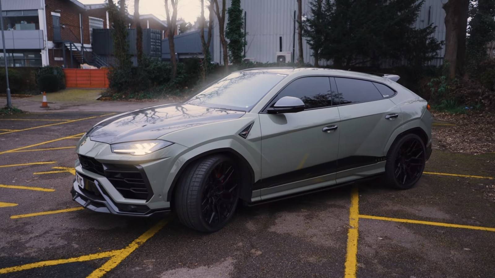 Wrapping An Urus: Not As Easy As You Might Think