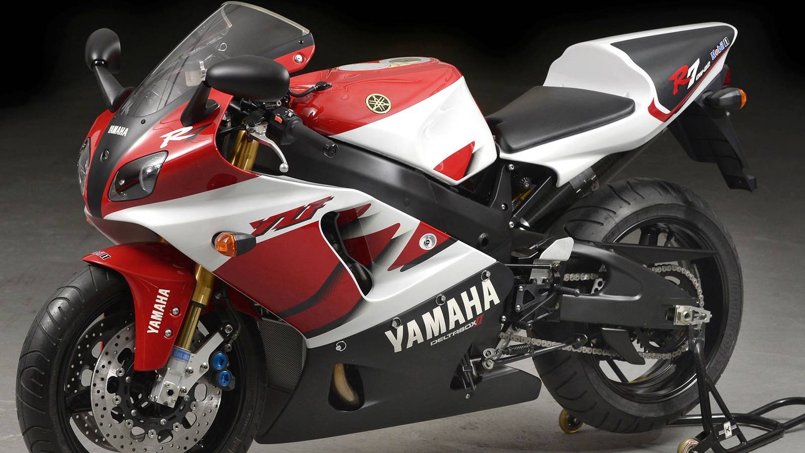 A Detailed Look Back At The Original Yamaha YZF-R7