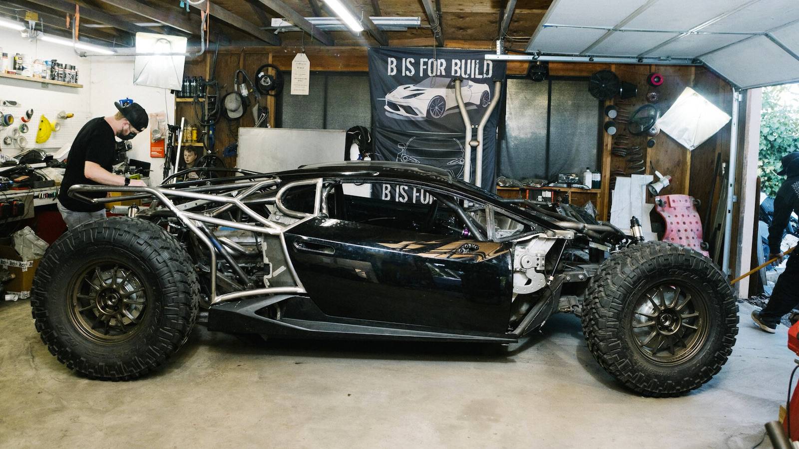Watch This Insane Off-Road Lambo Huracan Fired Up For The First Time