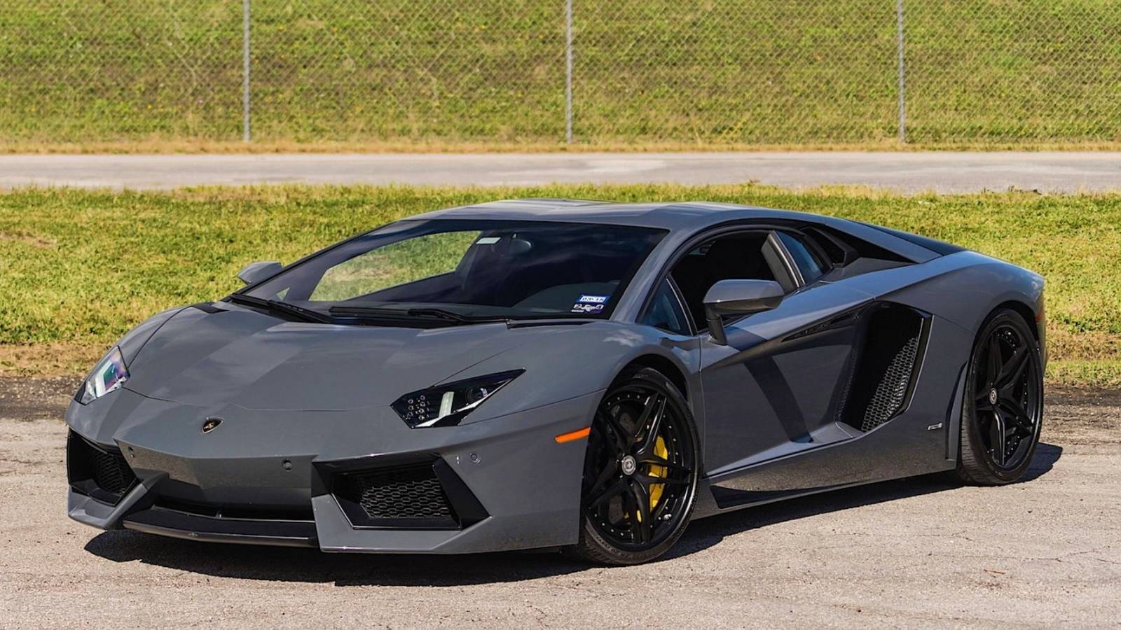 10 Supercars That Will Crumble (And 9 That Are Built Like Tanks)
