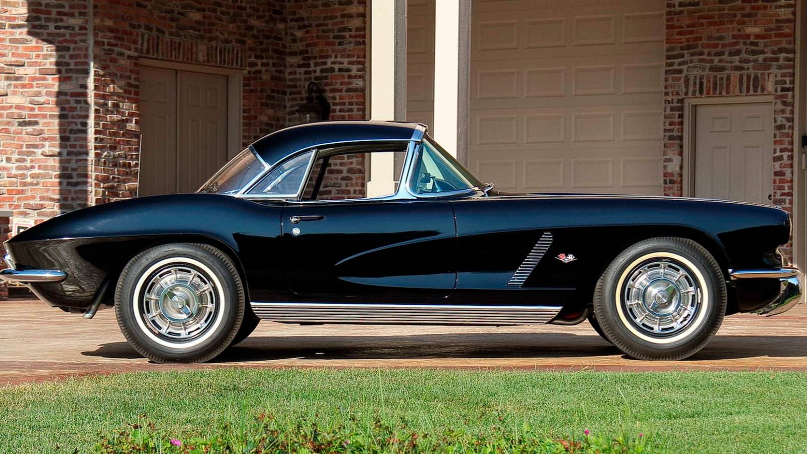 Here's What We Love About The 1962 Chevrolet Corvette