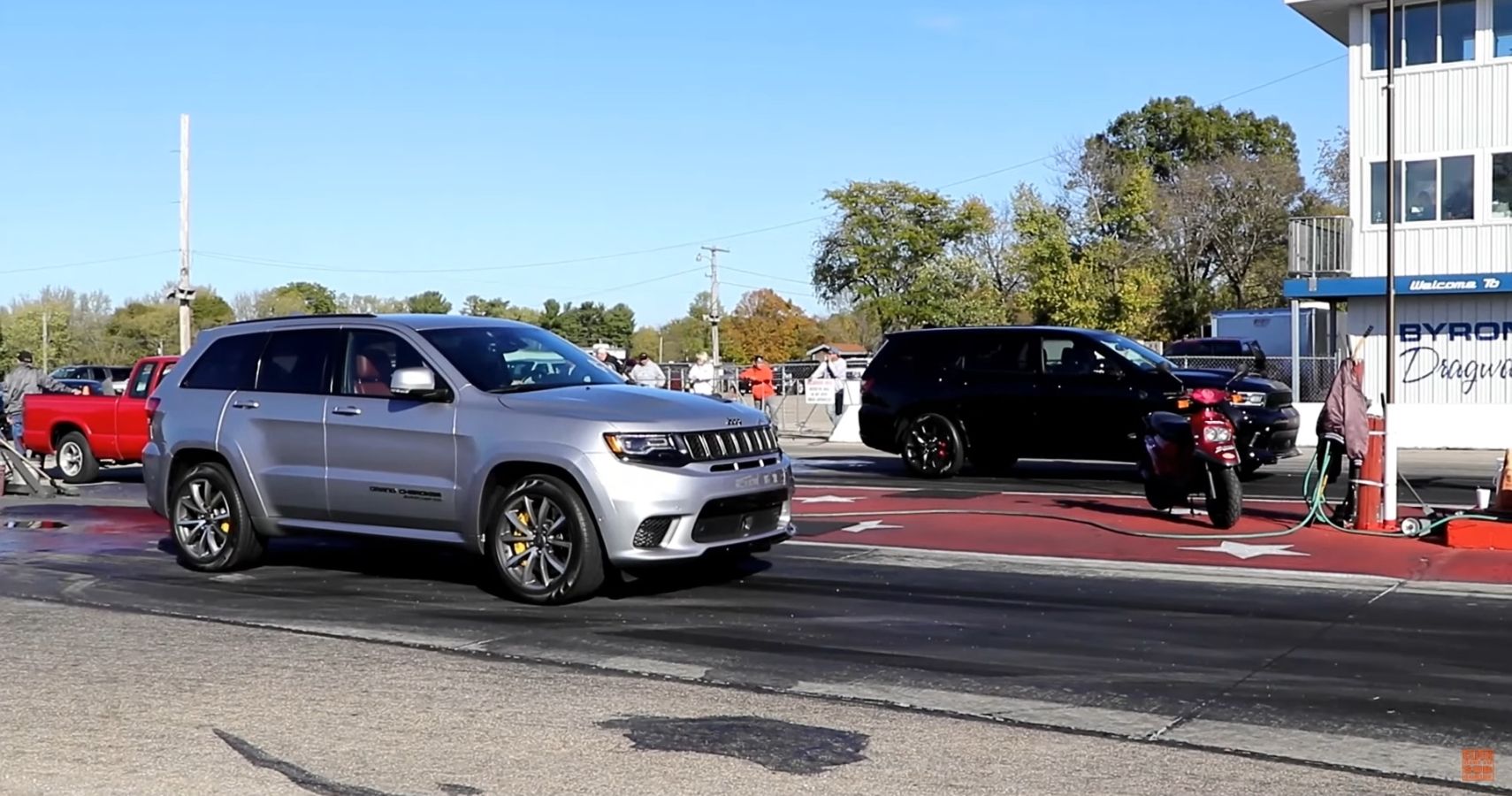 Family Fued: Husband And Wife Drag Race In Jeep Trackhawk Vs Dodge ...