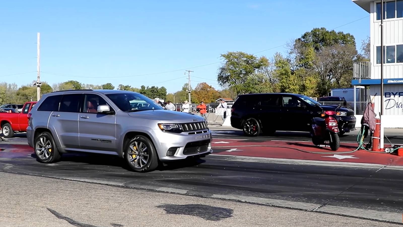 Family Fued: Husband And Wife Drag Race In Jeep Trackhawk Vs Dodge ...