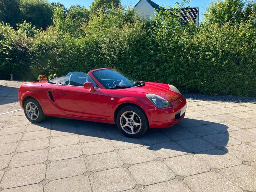 These Japanese Roadsters Are Perfect For Driving Enthusiasts