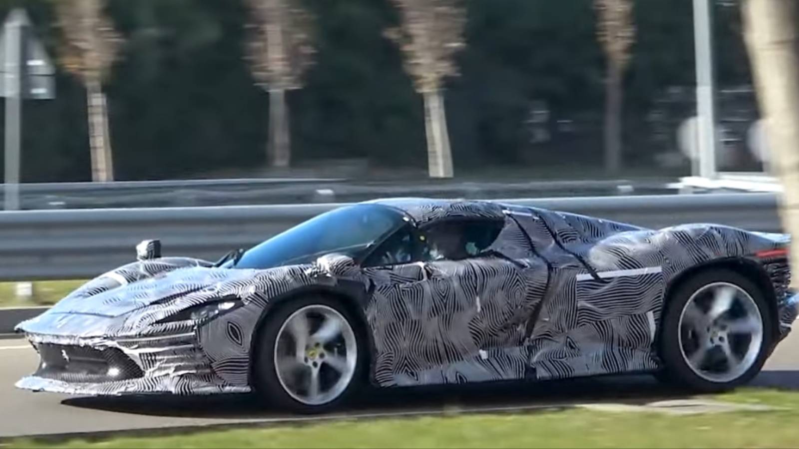Ferrari Daytona SP3 Looks Stunning During Public Outing