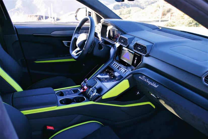 lamborghini urus interior