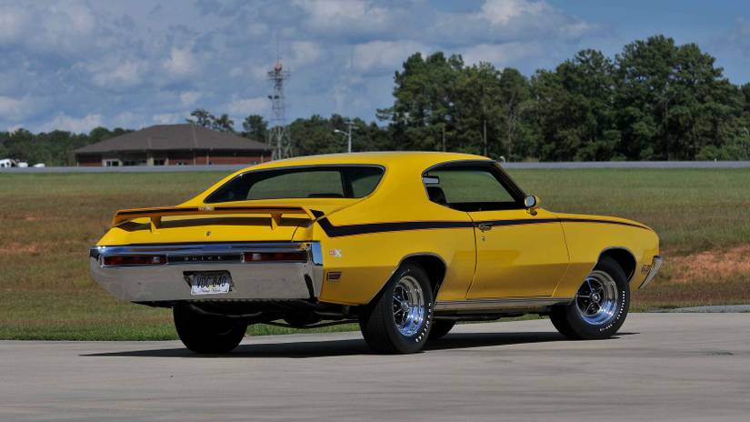 10 Classic Muscle Cars To Consider Instead Of The Ford Mustang