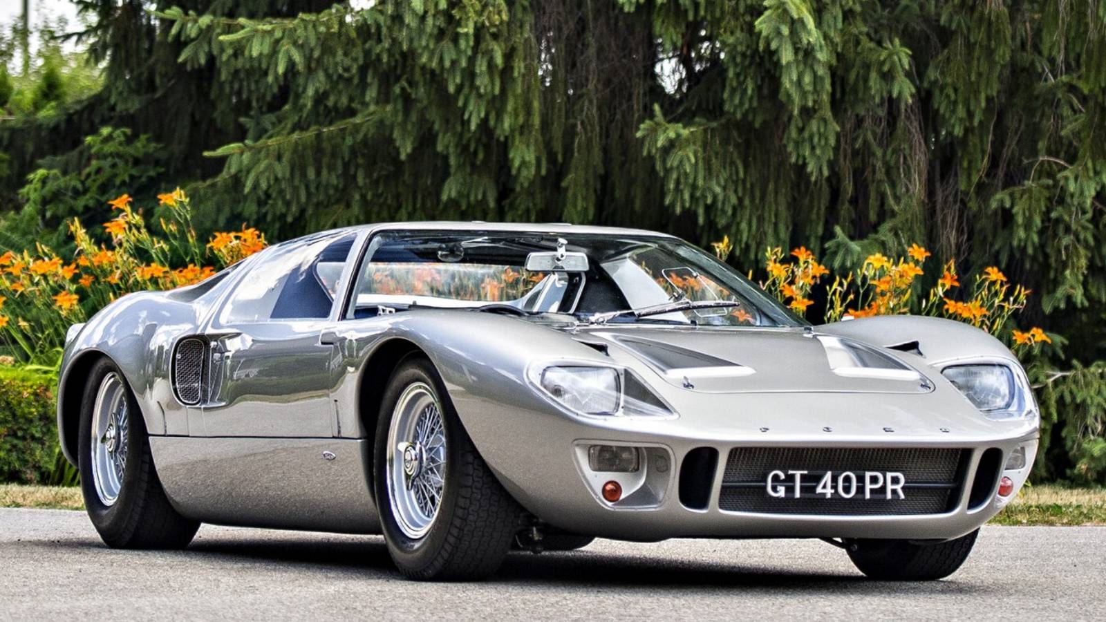 10 Classic Supercars With The Most Badass Engines