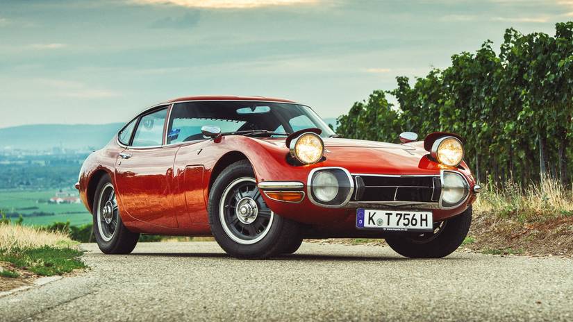 10 Classic Sports Cars That Are Almost As Gorgeous As The Jaguar E-Type