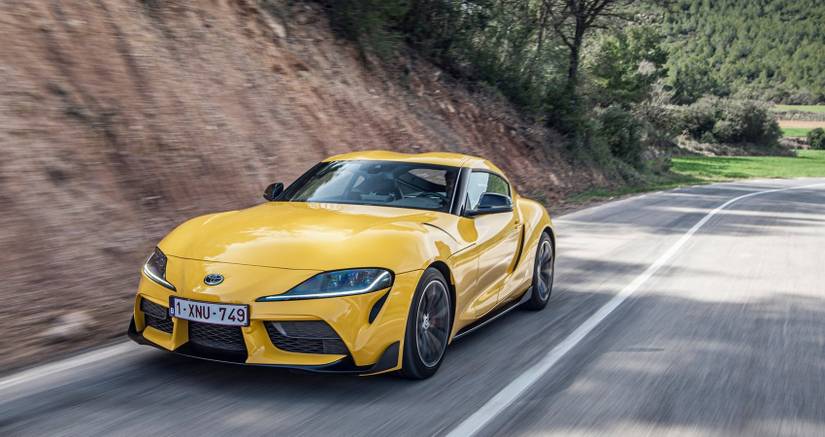 Top 10 Best-Looking Sports Cars To Wear Yellow