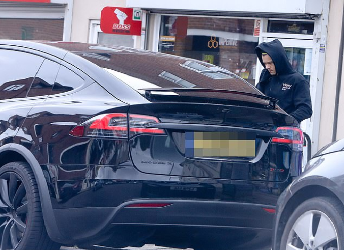 Harry Styles' Car Collection Proves He Has Incredible Taste In Cars
