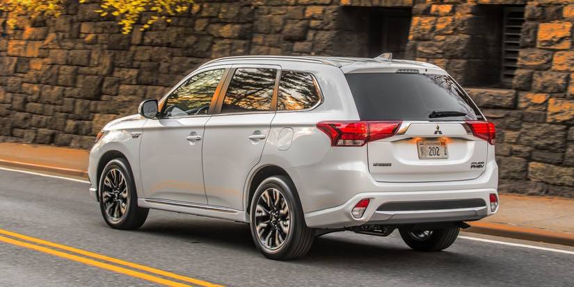 5 Hybrids We'd Buy Over Any EV (5 We'll Steer Clear Of)