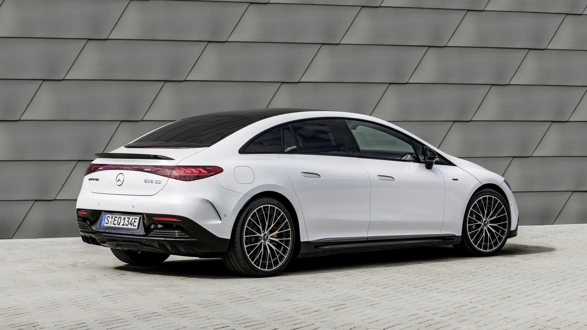 A Guide To Buying A 2023 Mercedes-Benz EQE
