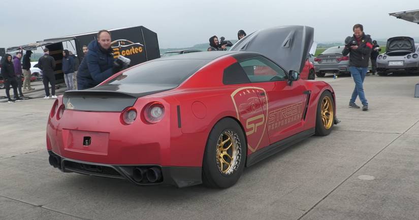 Watch This 1,200-HP Nissan GT-R R35 Obliterate Its Rivals