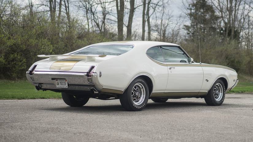 10 Classic Muscle Cars To Consider Instead Of The Ford Mustang