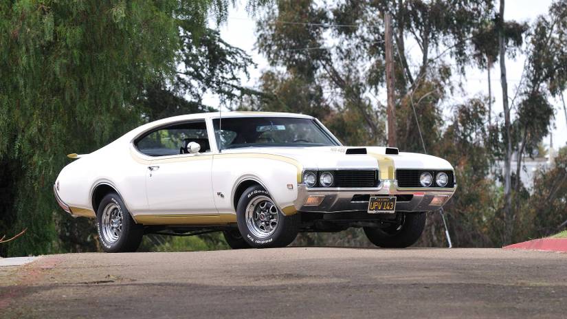 10 Classic Muscle Cars To Consider Instead Of The Ford Mustang