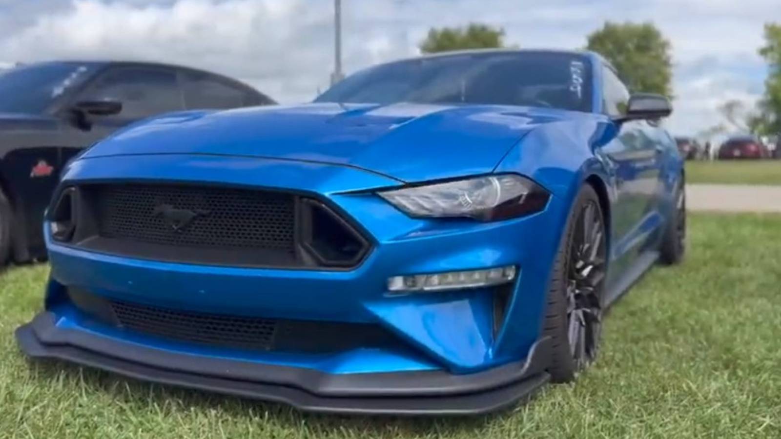 This Stock 2019 Ford Mustang GT Hunts A Dodge Charger Scatpack At The ...
