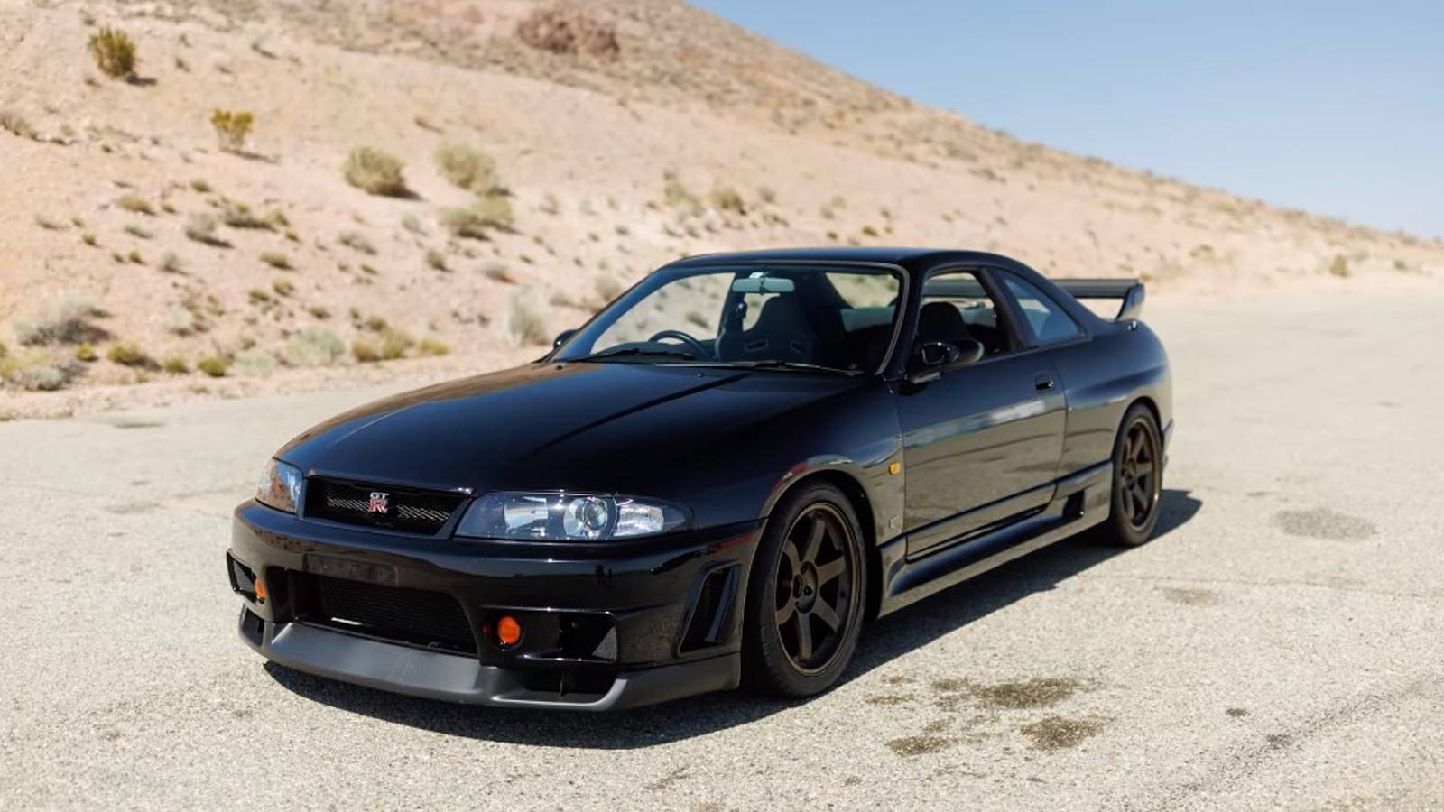 One Of The Cleanest Nissan R33 Skyline GT-Rs That Only Took 9 Days To Build