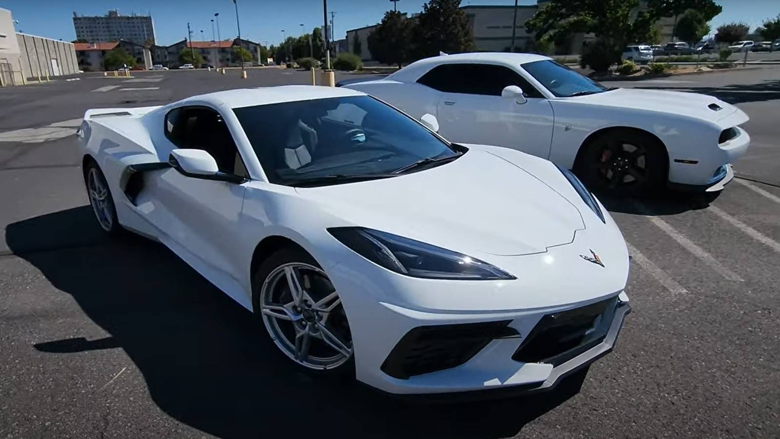 Watch This Dodge Challenger Hellcat Show A C8 Chevrolet Corvette Who's ...