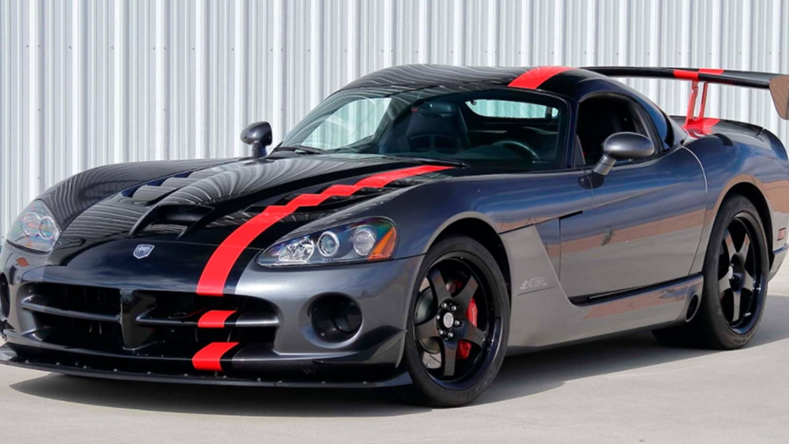 A Detailed Look At The Dodge Viper ACR’s Interior