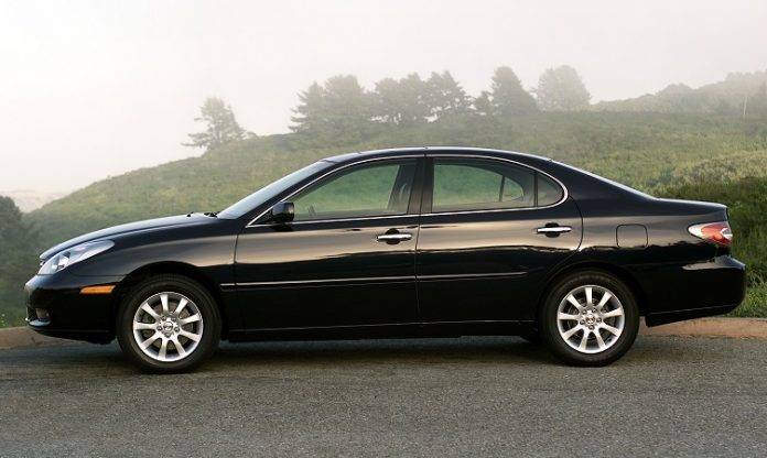 Here's What You Need To Know Before Buying A 2004 Lexus ES300