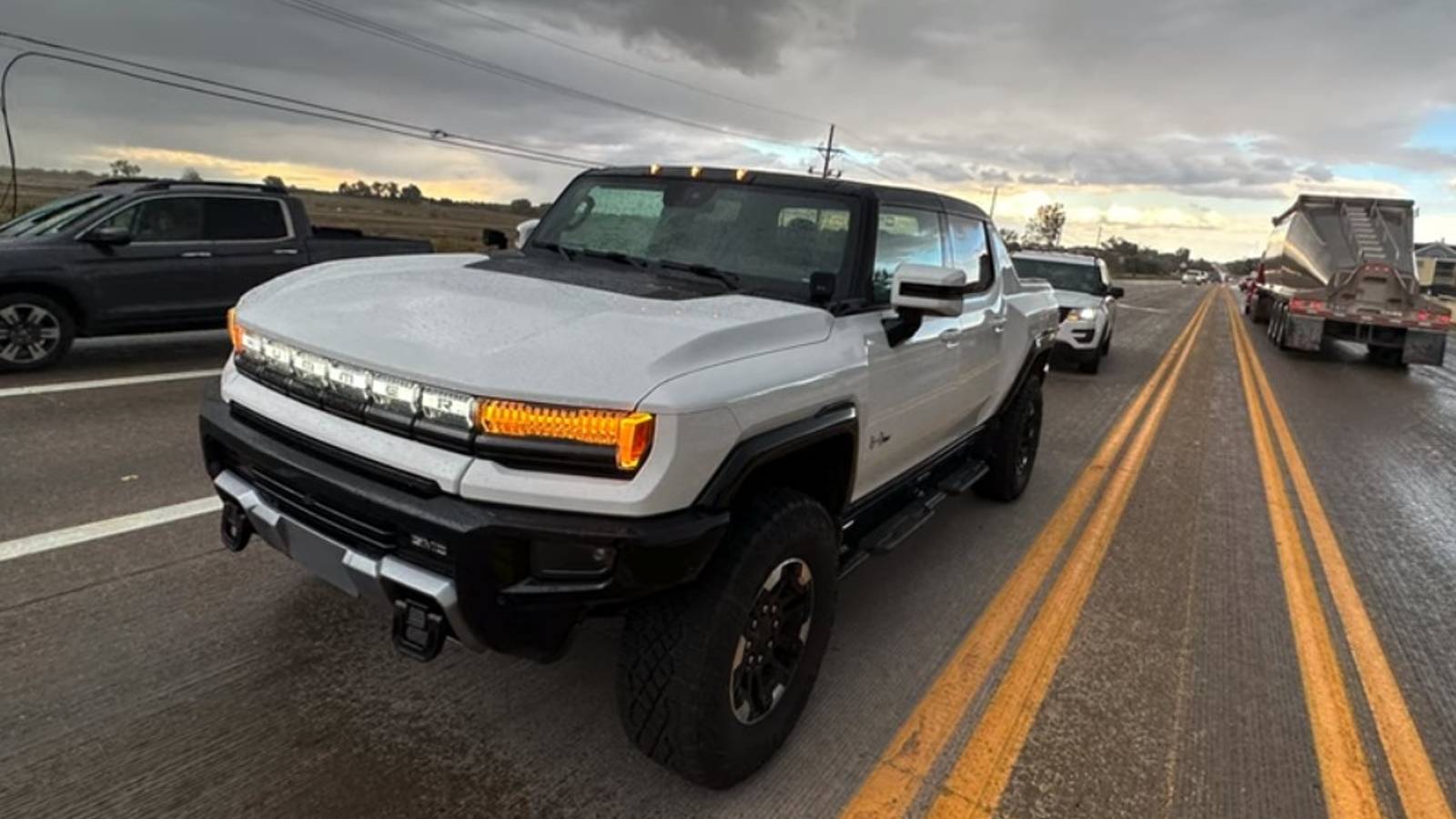 The New GMC Hummer EV Breaks Down And Leaves The Owner Frustrated And ...