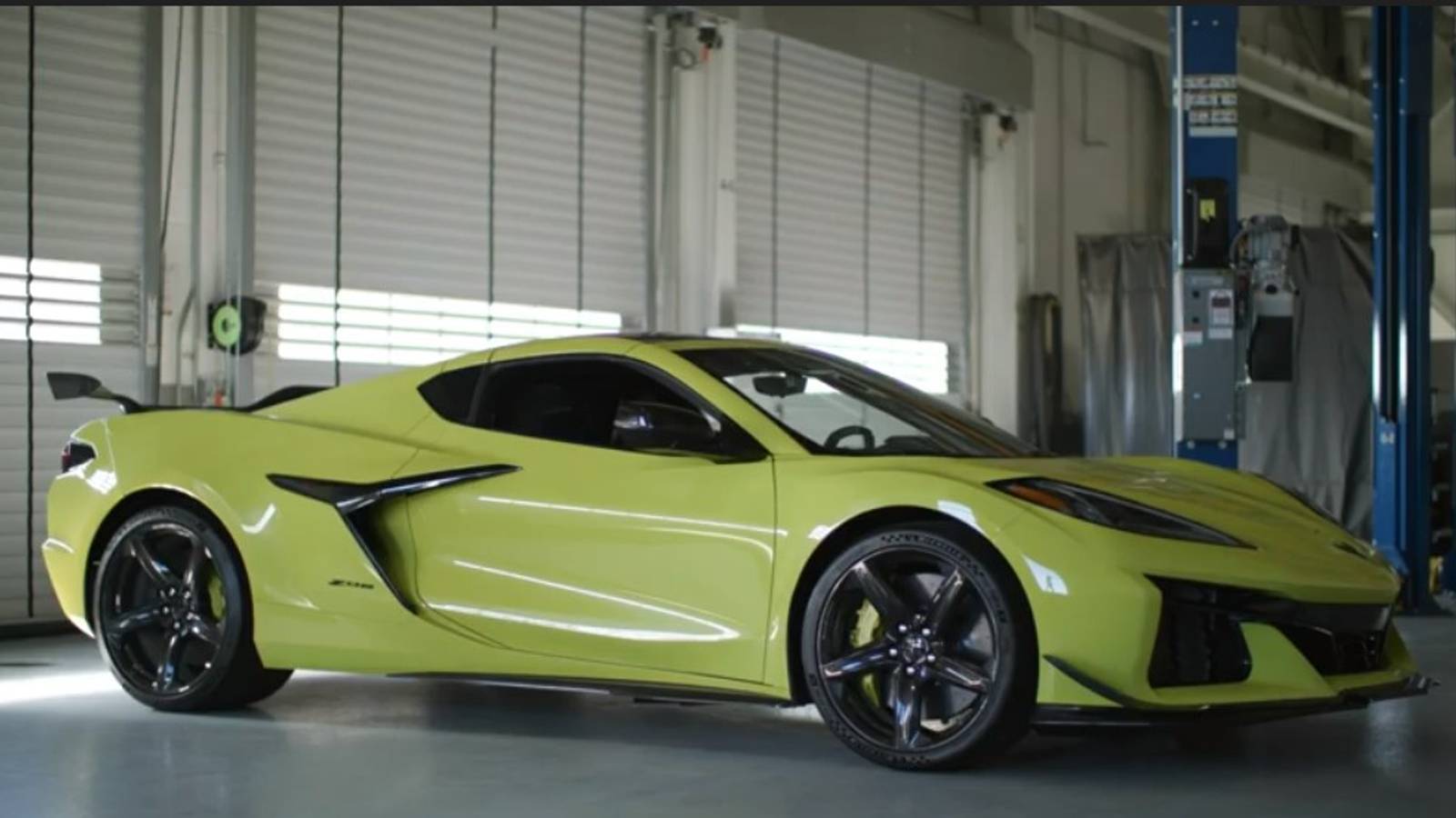 The 2023 Chevrolet Corvette C8 Z06 Renders Other Supercars "Irrelevant"